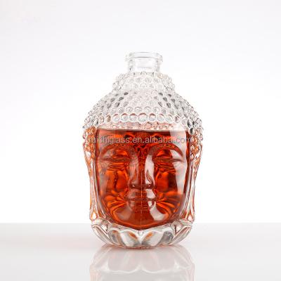 China Garrafa de vidro transparente de 500 ml de 700 ml de 750 ml de capacidade em forma triangular para brandy à venda