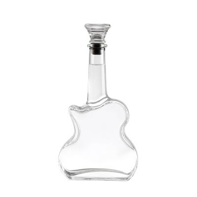 China 750ml Guitarra em forma de garrafas de vidro para personalizado Vodka e Whisky personalizado fazer personalizado à venda