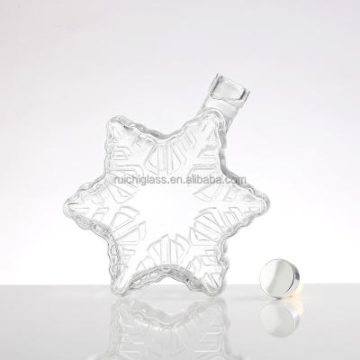 Cina 500 ml 700 ml Forma di foglia di acero Vetro Spirito Liquore Vino Whisky Vodka Bottiglia Con Capo in vendita