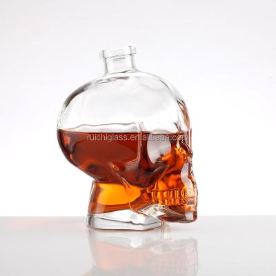 China 750 ml de Whisky Vodka garrafa de vidro com cortiça personalizar tipo de vedação e design único à venda