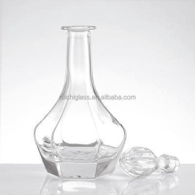 中国 500ml 750ml 高級型ボトル 蓋付き スーパーフリントガラス素材 販売のため