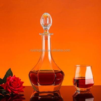 中国 500ml 750ml 高級型ボトル 蓋付き スーパーフリントガラス素材 販売のため