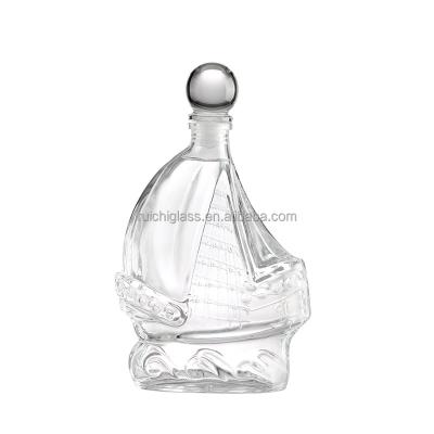 中国 350ml 500ml 750ml セールボート形ガラスボトル 蓋付き 表面が滑らか 販売のため