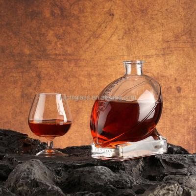 China Estampagem a Quente Botas de Vidro Super Flint 375ml 500ml 750ml Custom Fancy em forma com tampa à venda