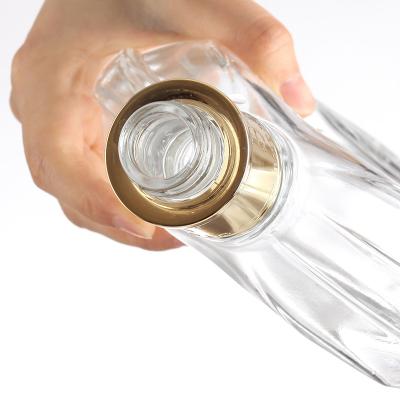 Cina Tipo di tenuta personalizzato Bottiglia di vetro da 700 ml per XO Brandy e Whisky Disegno personalizzato in vendita