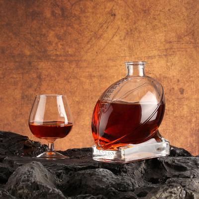 Cina Bottiglia di vodka a sfera di vetro trasparente da 375 ml con sughero e timbro a caldo in vendita