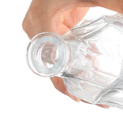 Cina Bottiglie di vetro Super Flint in 100 ml 200 ml 250 ml 500 ml 700 ml 1000 ml per vino e liquori in vendita