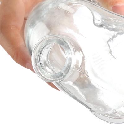 Cina Alcolici personalizzati 700 ml Bottiglia di gin in forma quadrata Alcol vuoto Brandy Bottiglie di vetro di whisky in vendita