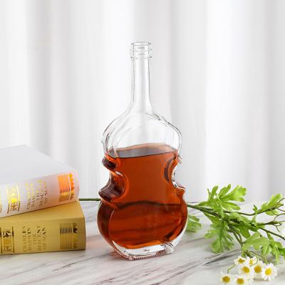 Cina Bottiglie di vetro personalizzate per brandy Tequila Gin Liquor 500ml 700ml 750ml Screw Cap Cork in vendita