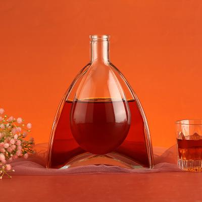 Cina Bottiglia di vetro di vodka di design personalizzato con materiale di colletto in plastica di alluminio PP Perfetto in vendita