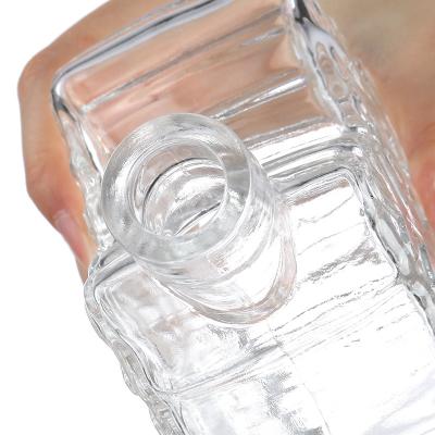 Cina Materiale del collare Aluminio Plastica PP 500 ml Bottiglia di vetro per vino vuoto a forma unica in vendita