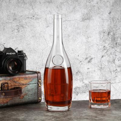 China 500ml 750ml 1000ml Clear Round Liquor Glass Bottle for Whisky Rum Tequila Vodka Liquor Wine for sale