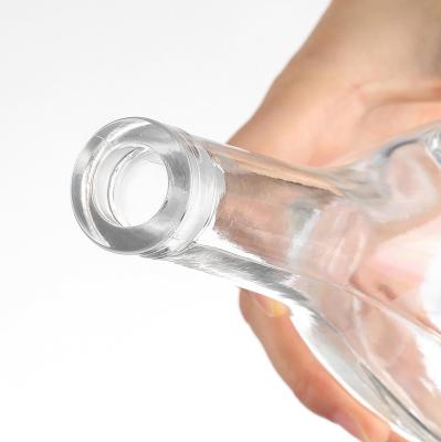 China 500ml 750ml 1000ml Clear Round Liquor Glass Bottle for Whisky Rum Tequila Vodka Liquor Wine for sale