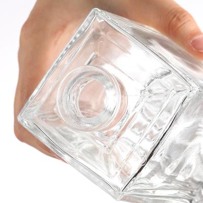 Cina Bottiglia di vino in vetro Super Flint 200 ml 400 ml 500 ml 750 ml 1000 ml per liquori e whisky in vendita