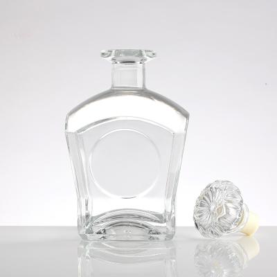 Cina Collare in alluminio in plastica in PP con incisione su misura Bottiglia di vetro da 750 ml per liquori Xo Brandy Alcol in vendita