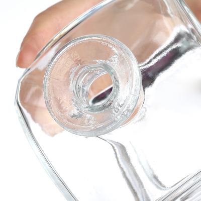 Cina Collare in alluminio in plastica in PP con incisione su misura Bottiglia di vetro da 750 ml per liquori Xo Brandy Alcol in vendita