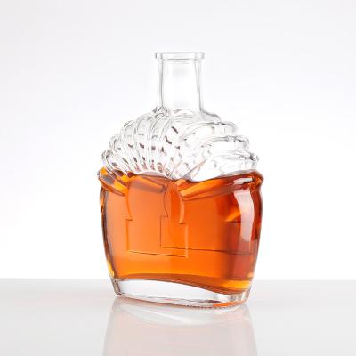 Cina 500 ml 700 ml 750 ml Bottiglia di vodka in vetro chiaro per brandy gin whisky rum Ordine personalizzato in vendita