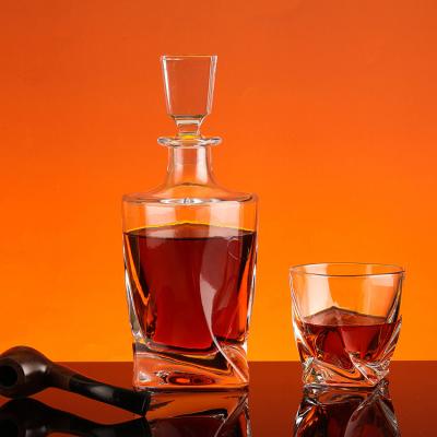 Cina Super Flint Glass Forma rettangolare 700ml Liquore Tequila Vodka Bicchiere per bevande alcoliche in vendita