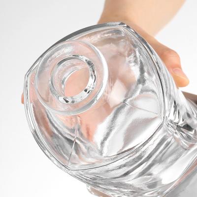 Cina Super Flint Glass Forma rettangolare 700ml Liquore Tequila Vodka Bicchiere per bevande alcoliche in vendita