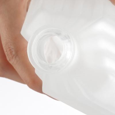 Cina Bottiglia di vetro di cristallo vuoto ghiacciato da 500 ml con materiale di colletto in PP di plastica di alluminio in vendita