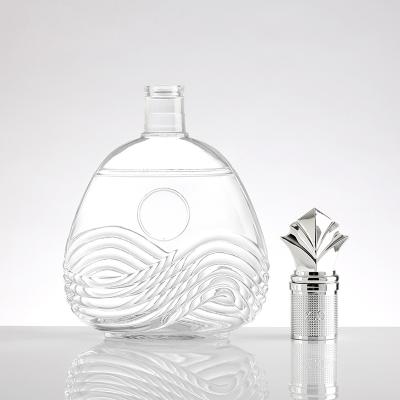 Cina Manipolazione superficiale Stampaggio a caldo Bottiglia di vetro per whisky Gin Vodka 700ml in vendita