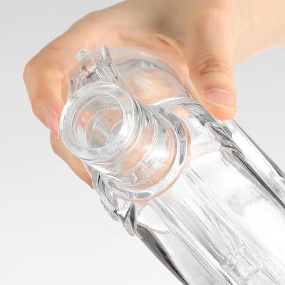 Cina Manipolazione superficiale a caldo 700 ml 750 ml Luxury Brandy Glass Bottle Spirits Bottle in vendita
