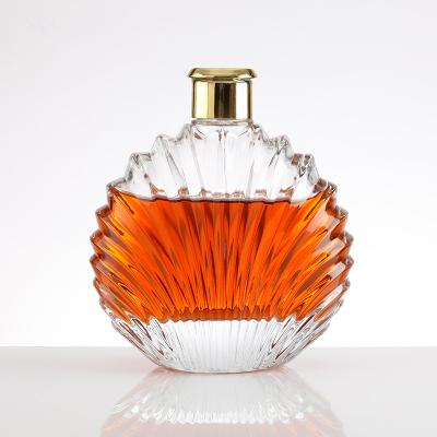 Cina Grande bottiglia di brandy da 700 ml fatta di vetro di Super Flint per Whiskey Gin Rum Vodka personalizzato in vendita