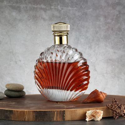 Cina Grande bottiglia di brandy da 700 ml fatta di vetro di Super Flint per Whiskey Gin Rum Vodka personalizzato in vendita