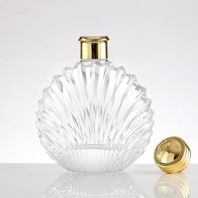 Cina Grande bottiglia di brandy da 700 ml fatta di vetro di Super Flint per Whiskey Gin Rum Vodka personalizzato in vendita
