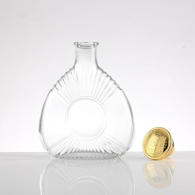 Cina Bottiglia di vetro Super Flint per vodka brandy whisky rum stampaggio a caldo Disegno trasparente in vendita