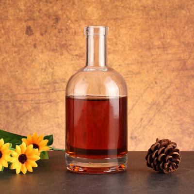 Cina Mini bicchiere di whisky rotondo trasparente di vino vodka bottiglia di whisky con tappo di sughero 100 ml in vendita