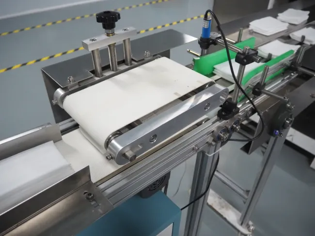 Chinese Manufacture Full Automatic 10-30 PCS/Pack High Speed Wet Wipe Making Machine