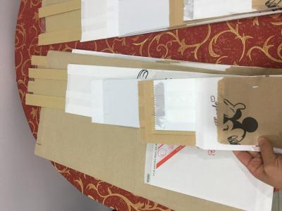 Cina Luxury Printed Handle Wax Paper Bag Jewelry Packaging Greaseproof in vendita