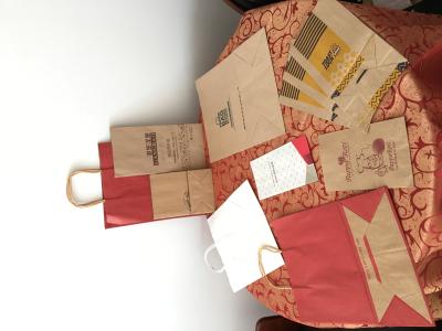 Cina Luxury Printed Handle Wax Paper Bag Jewelry Packaging Greaseproof in vendita