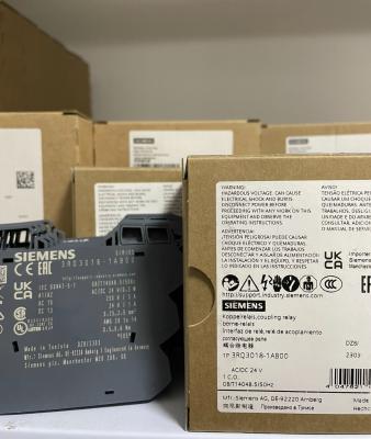 Cina 3RQ3018-1AB00 Siemens Copertura Relay Output Screw Terminal SIRIUS 3RQ3 Disegno del corpo stretto in vendita