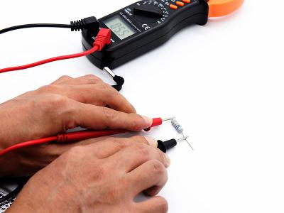 China De kleine Multimeter DM3218+ van de Grootte Digitale Klem met de Bescherming van de Volledige Waaieroverbelasting Te koop