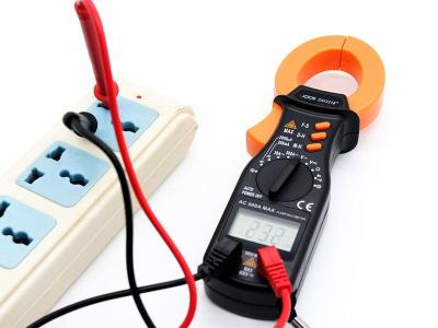 China De kleine Multimeter DM3218+ van de Grootte Digitale Klem met de Bescherming van de Volledige Waaieroverbelasting Te koop