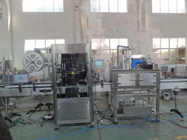 Automatic shrink sleeve labeling machine