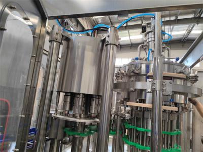 China Refresco da cola da soda que faz a linha de enchimento, linha de engarrafamento da água gasosa à venda