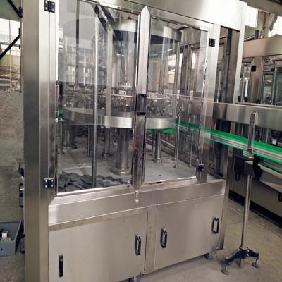 Cina Tappatrice di riempimento della macchina di rifornimento dell'impianto di produzione dell'acqua minerale/lavaggio delle bottiglie in vendita