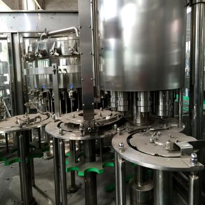 Cina Innaffi l'imbottigliatrice 4000BPH, macchina della pianta di acqua minerale in vendita