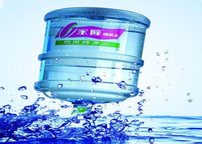 Cina Linea di produzione di riempimento dell'acqua di plastica automatica piena del barilotto di serie di QGF in vendita