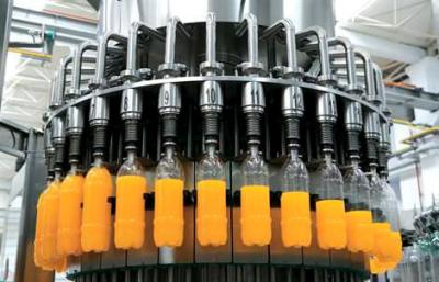 Cina 24000BPH frutta completamente automatica Juice Bottle Filling Machine in vendita