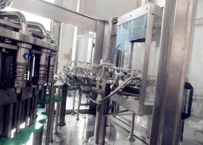 Cina Macchina di rifornimento automatica dell'acqua gassata, attrezzatura di imbottigliamento di soda delle bottiglie di vetro in vendita