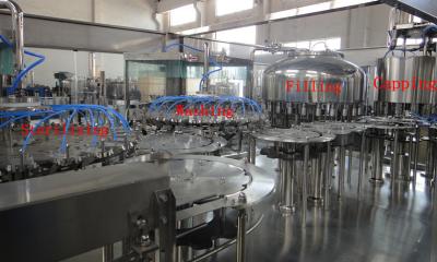 Cina Acciaio inossidabile 4 in 1 attrezzatura imbottigliante dell'acqua con la sterilizzazione del controllo dello SpA in vendita