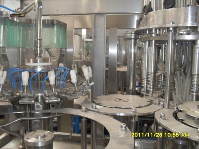 Cina Imbottigliatrice automatica dell'acqua del succo elettrico per l'imballaggio della bevanda in vendita