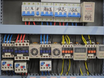 China Vollautomatisches kompaktes elektrisches des Umkehr-Osmose-System-380V 50HZ gefahren zu verkaufen