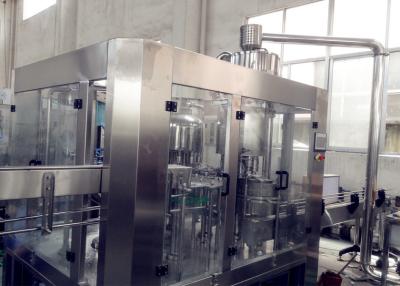 Cina 220v / macchina di rifornimento gassosa automatica della bevanda 380v SUS304 per la bottiglia di plastica in vendita