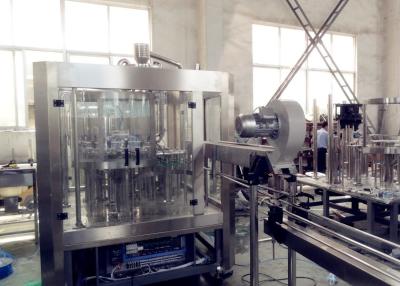 中国 自動びんによって炭酸塩化される飲み物の充填機電気運転されたプラスチックねじ帽子 販売のため