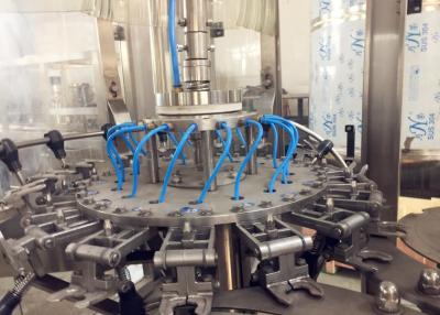 Cina Coperchiamento di riempimento del piccolo macchinario di fabbricazione identificando 3 in 1 macchina di rifornimento in vendita